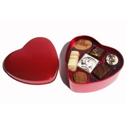 Fyldte chokolader i rødt metal hjerte